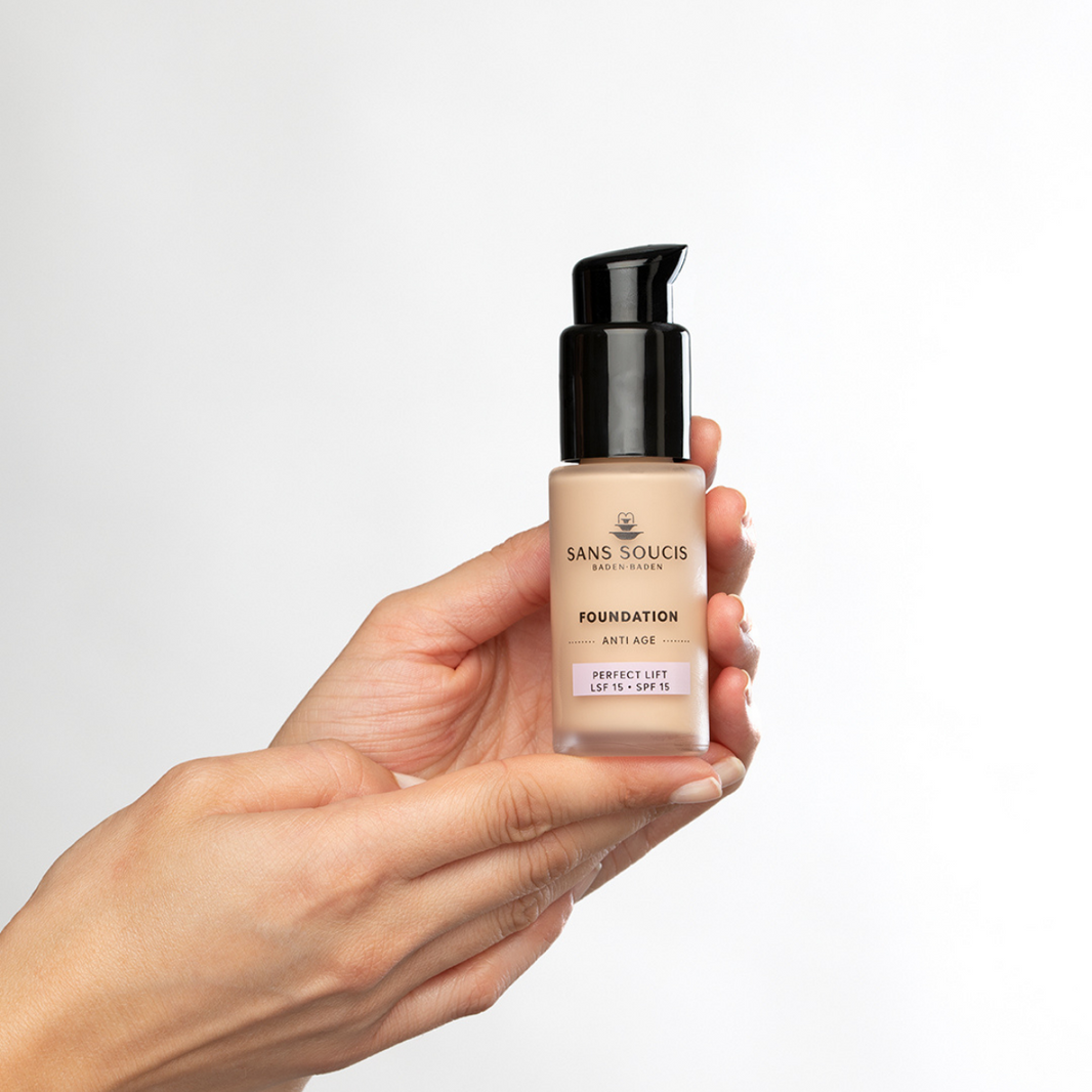 Perfect Lift Foundation I SANS SOUCIS I Sorglose Schönheit